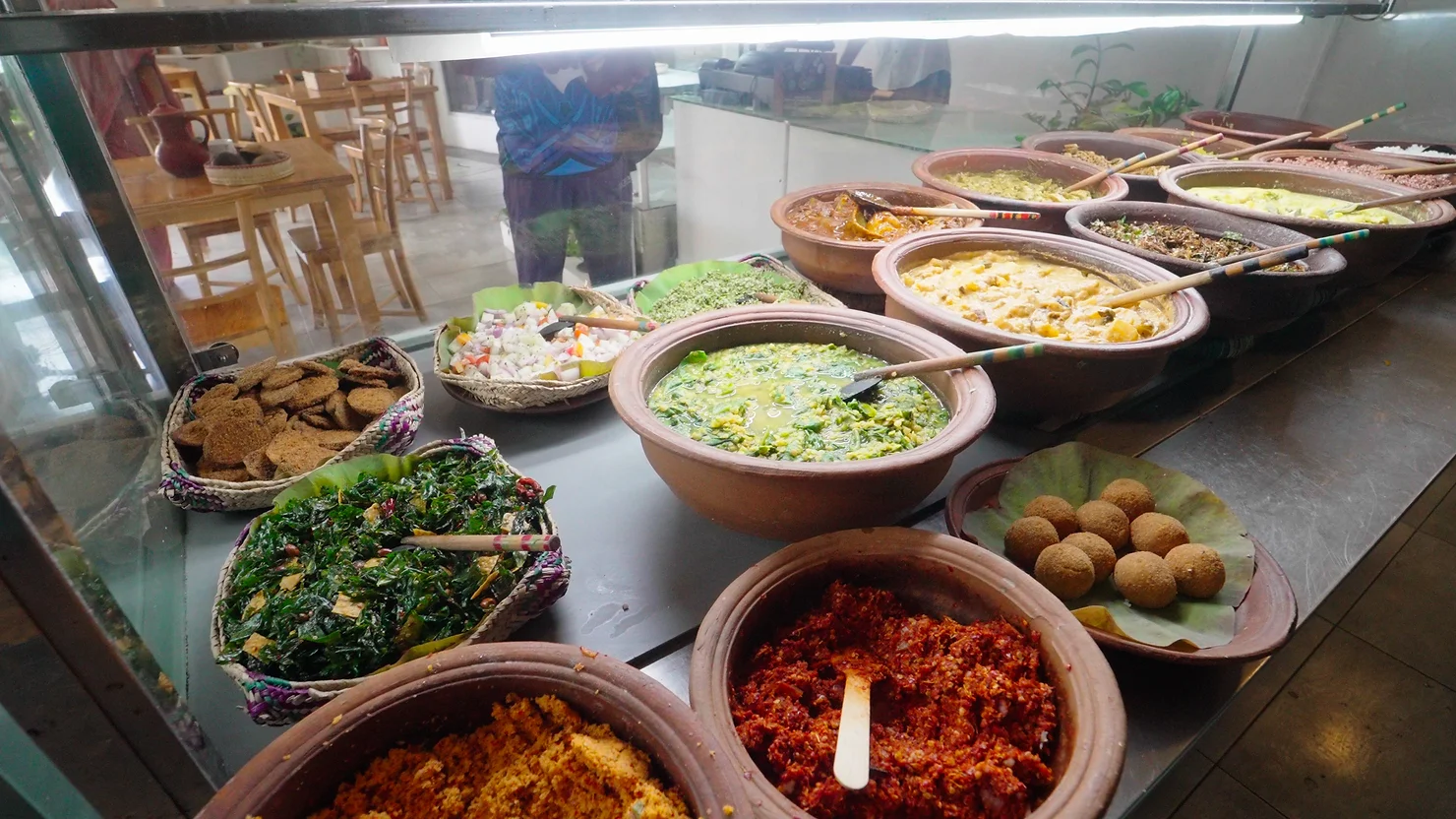 Discovering Rice & Curry in Colombo - TukTuk Mania